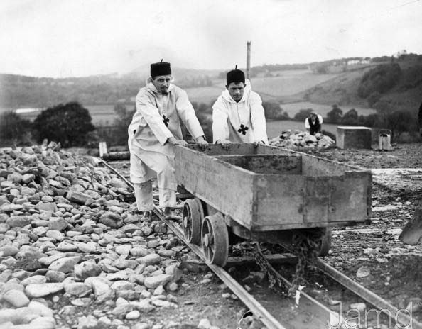 356photo.htm Gallery Page 356 The Pelicans Friends of the White Fathers